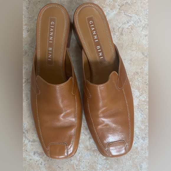 Gianni Bini | Shoes | Gianni Bini Leather Casual Mule Slides Size 85 M ...